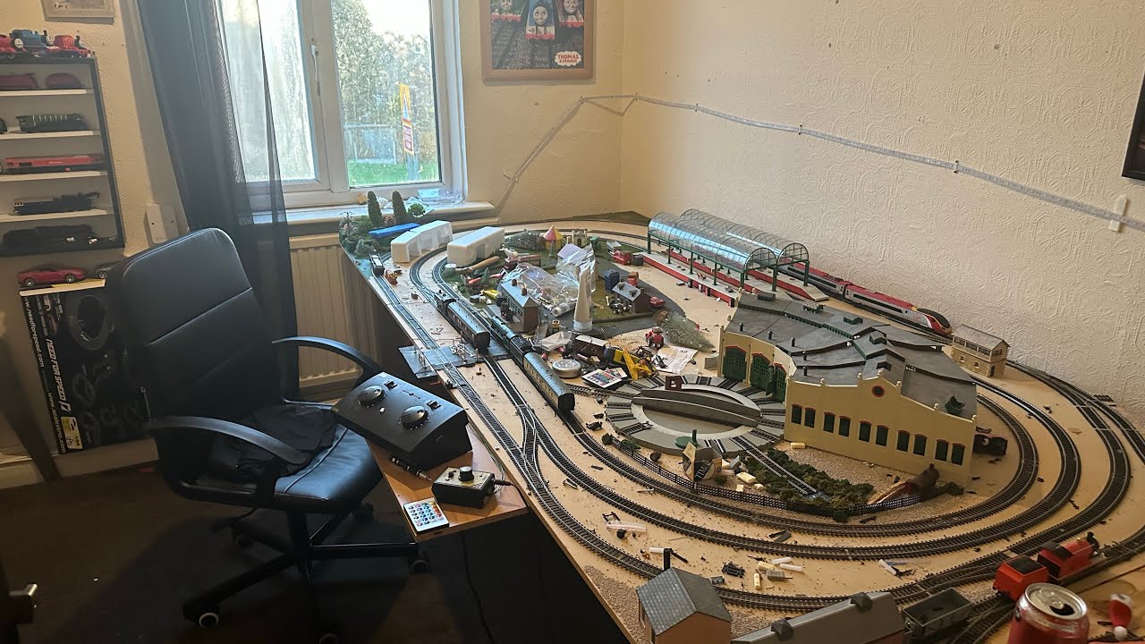Tour of my train room 330 special - YouTube