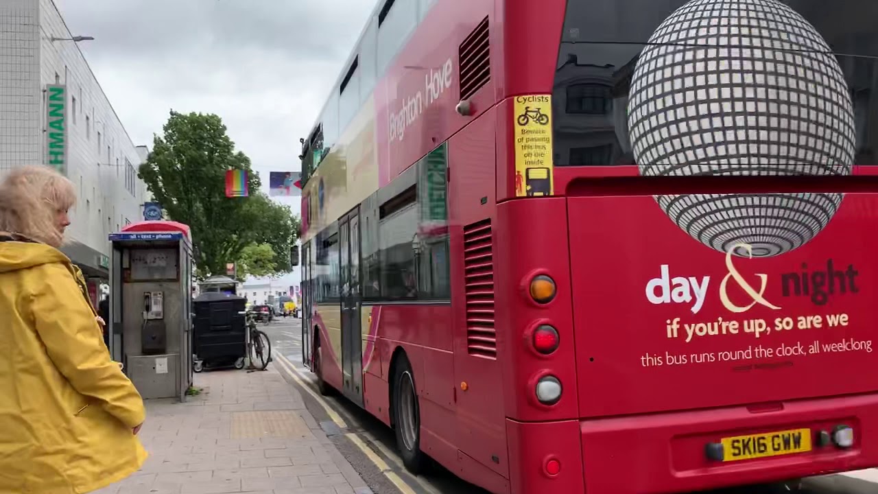 BRIGHTON & HOVE BUS ROUTE 1A ARRIVING INTO WESTERN ROAD BRIGHTON - YouTube