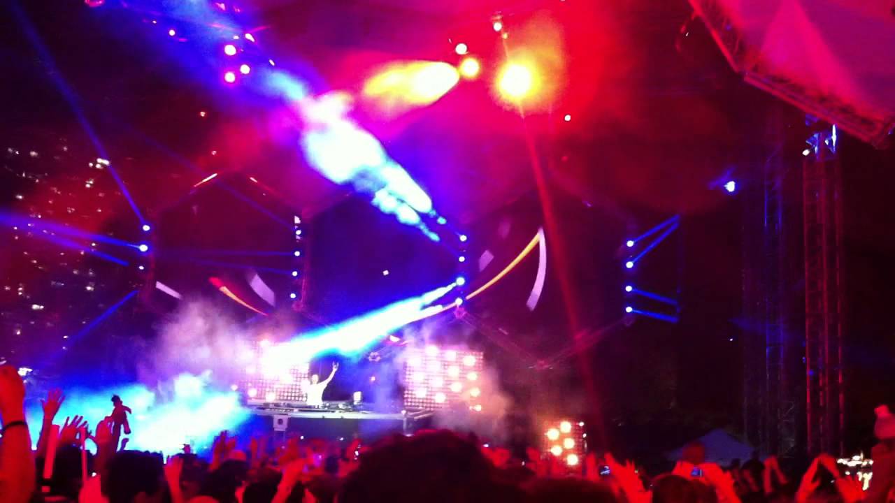 Armin van Buuren - ASOT 550 - Ultra Music Festival, MIAMI - YouTube