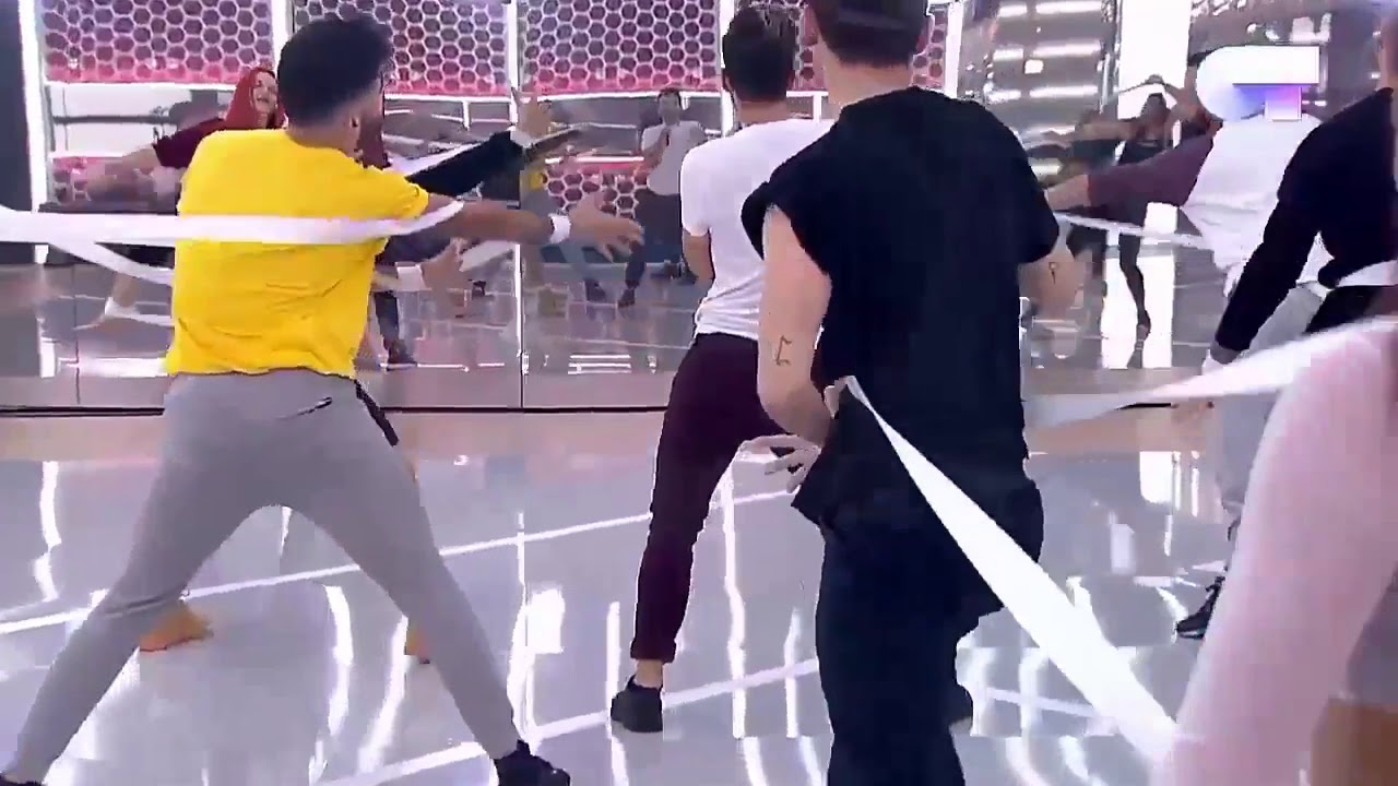 Vicky Gómez coloca a Agoney con el primo de Raoul, Sam para la ...