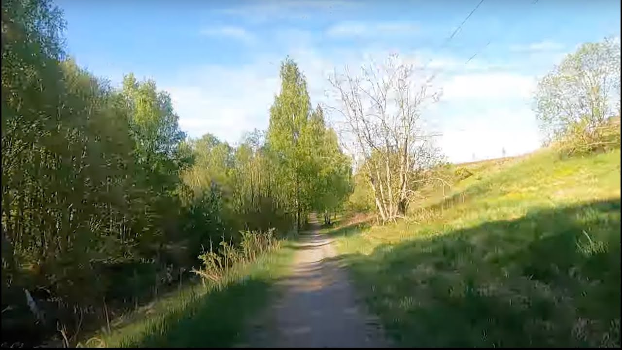 Fra Grorud stasjon til Grønland i grønne omgivelser - YouTube