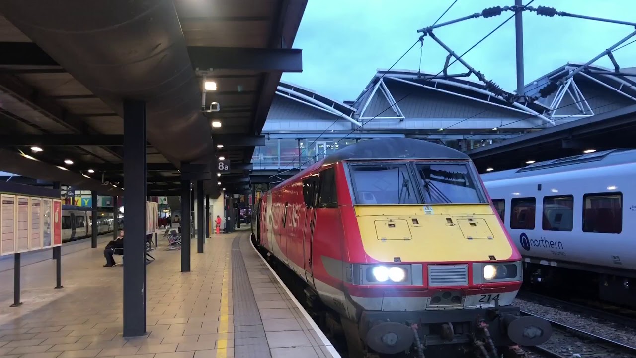 Inside of Leeds City Station|Traveling on LNER 1st class|U.K. - YouTube