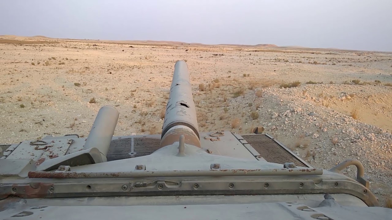 Tanks in the Qatar desert - YouTube