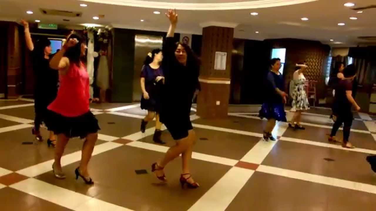 TELL THE WORLD - Line Dance ( Robbie McGowan Hickie ) - YouTube