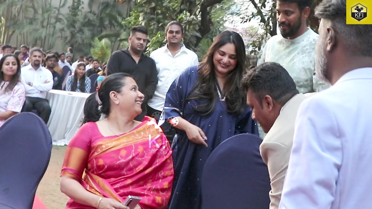 Ashwini Puneeth Meets Ramya At Award Function | Puneeth Rajkumar, Ramya ...