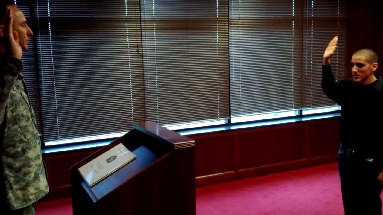 USMC Oath of Enlistment Ceremony - YouTube