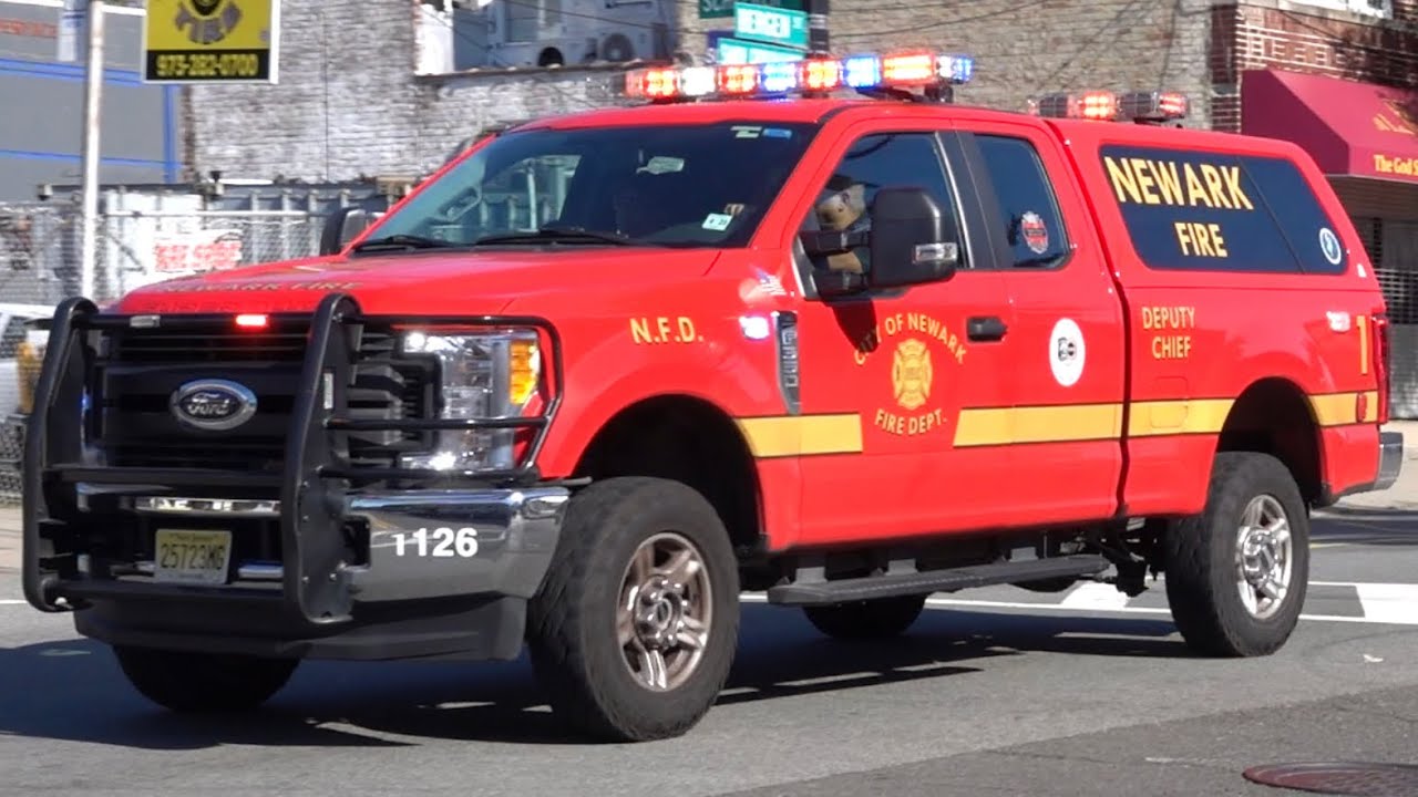 Newark Fire Department Deputy Chief 1 Responding 9/29/22 - YouTube