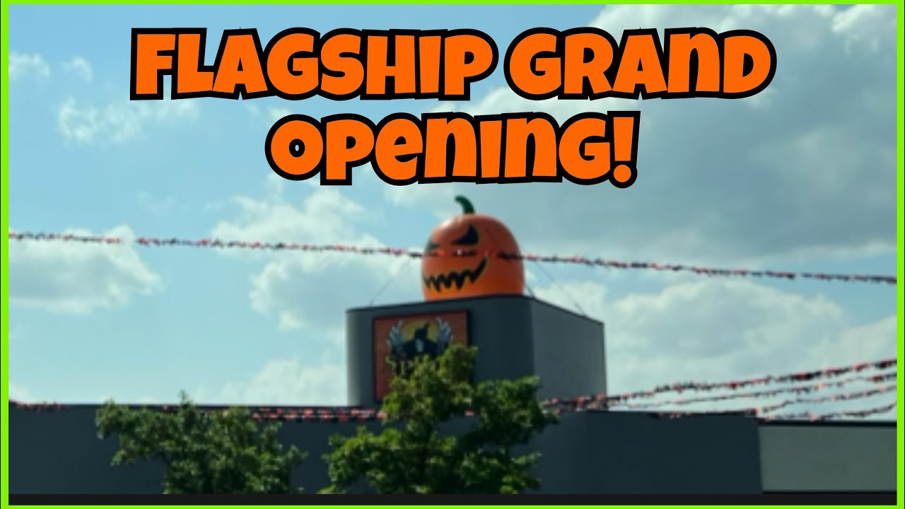 SPIRIT HALLOWEEN FLAGSHIP GRAND OPENING🎃🎃🎃 - YouTube