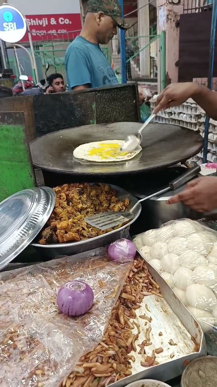 Egg Rolls and Chaowmin ||Hungry maw #foods #streetfood #eggroll # ...