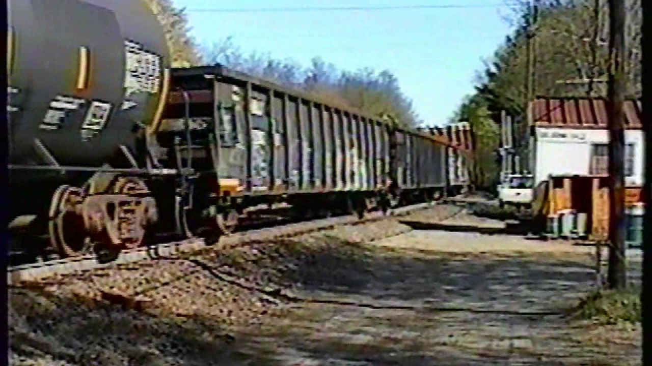 Guilford heavy freight RURJ powers west with dinasaur power and 110 ...