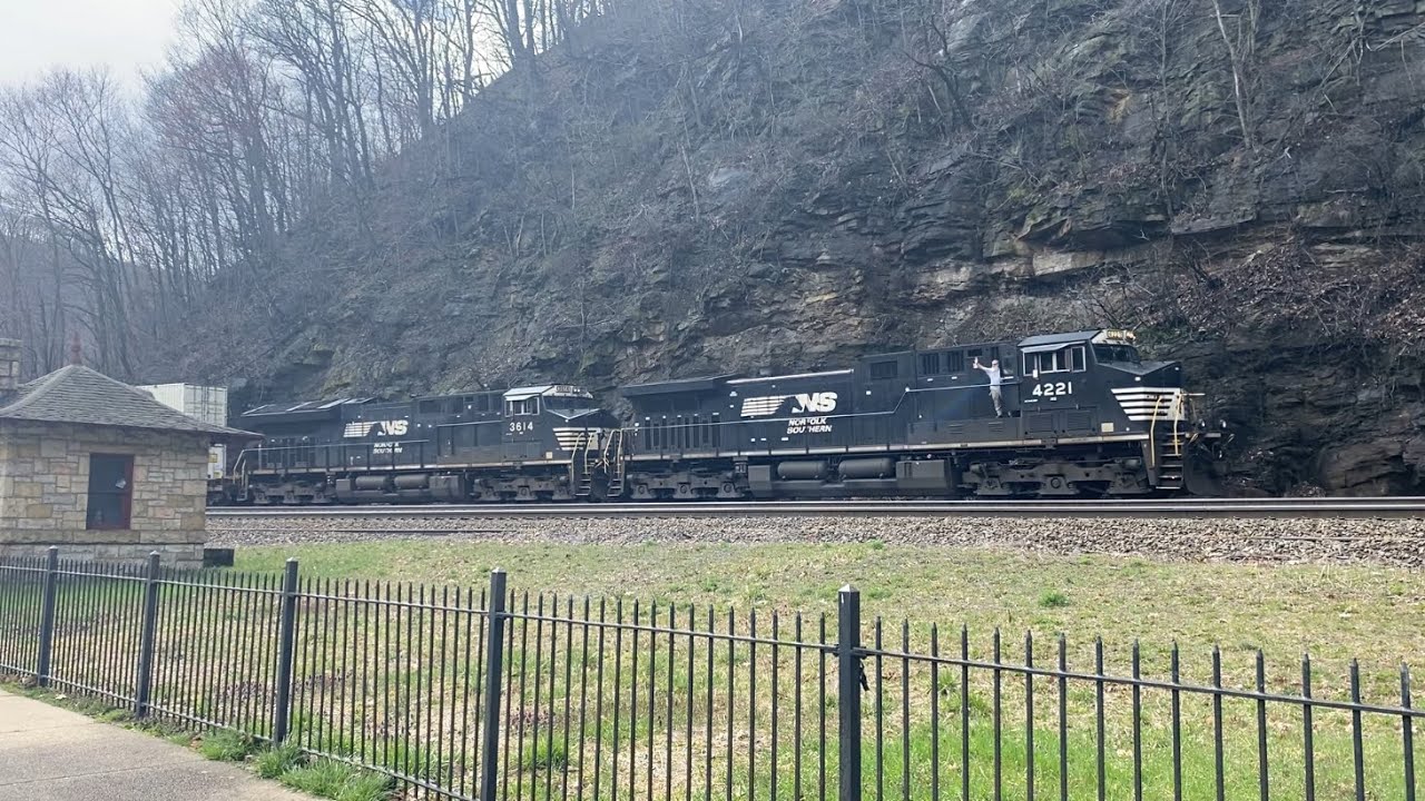 Railfanning the Pittsburgh line day 1! - YouTube