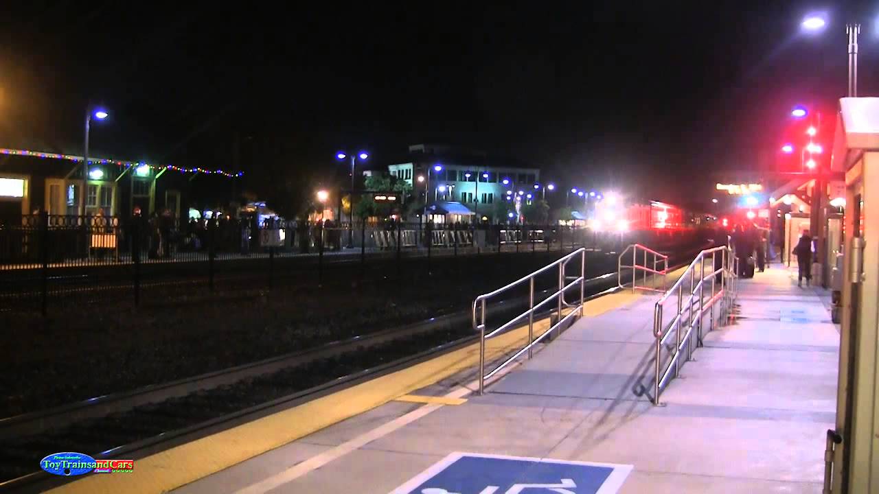 CalTrain Fanning at night Santa Clara Station - YouTube