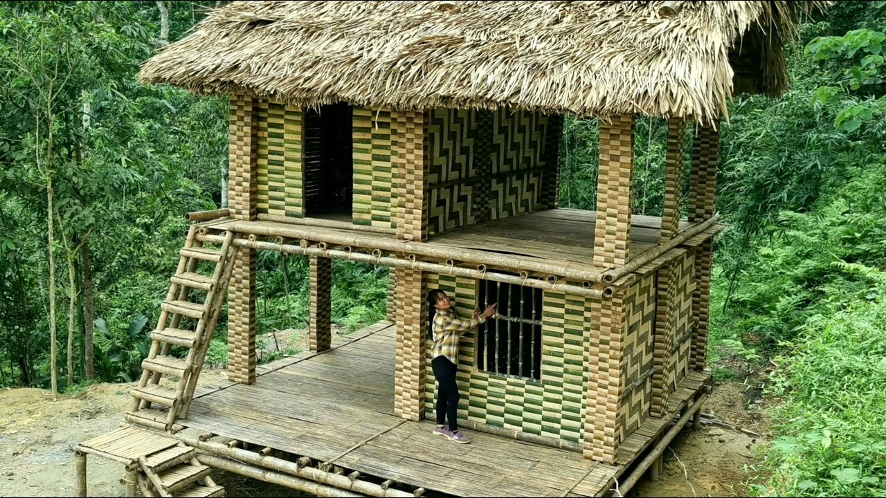 Use bamboo as a partition to separate a two-story bamboo house Lý ...