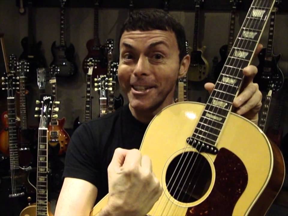 Richard Barone in the Gibson Guitar Showroom - YouTube