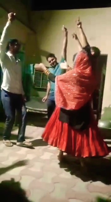 mere devar ka byah lyado ghagra # heavy ghaghra# devar bhabhi dance# shorts - YouTube