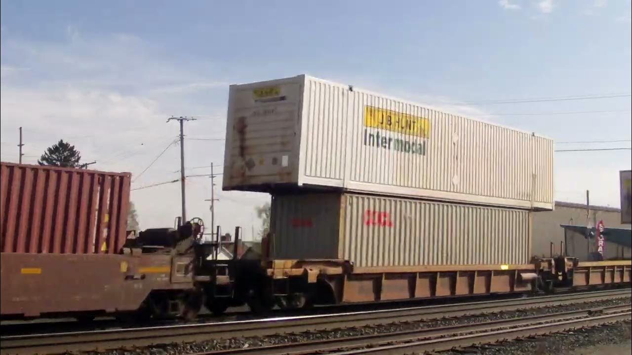 NS 266 @ LAPORTE, IN 4 27 23 BNSF 7142 BNSF 7805 - YouTube