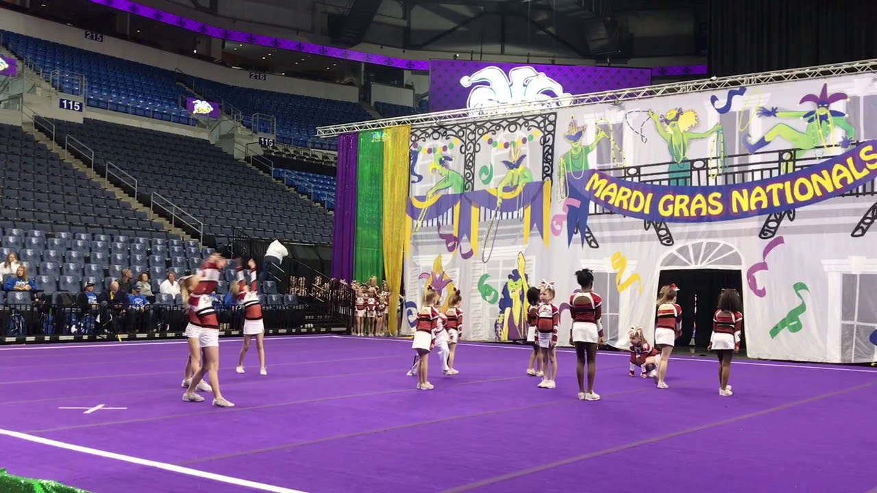 Bobcatz Cheer Legendz 2018 - YouTube