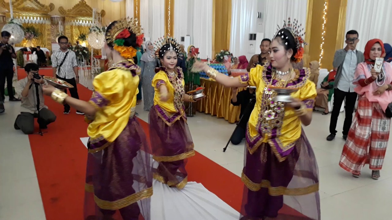 Tari Padduppa dalam Prosesi Pernikahan Adat Bugis-Makassar oleh Sanggar ...