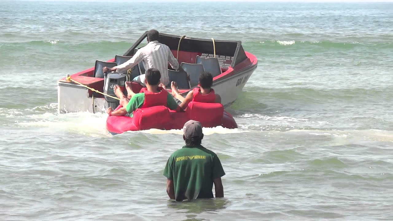 BUMPER RIDE AKSHAY N YOGESH AT BAGGA BEACH GOA 24 DEC.2011 - YouTube