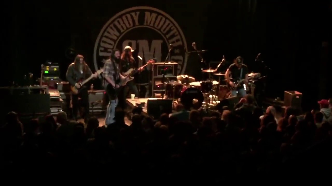 Stone Senate - Lazy River (live) - YouTube
