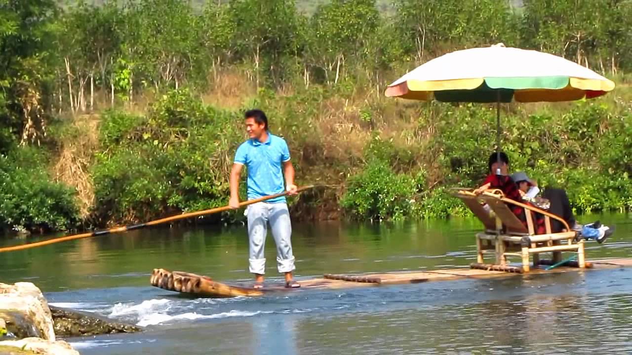 Bamboo rafting on the beautiful YuLong River, Yangshuo, China - YouTube