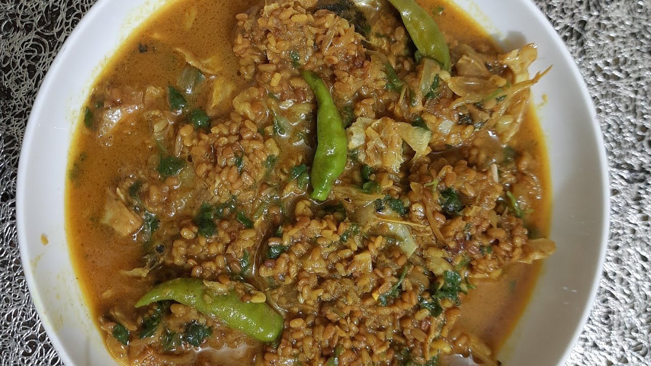 মুগ ডাল দিয়ে রুই মাছের মুড়ি ঘন্ট||Roo fish murighant with mung dal ...