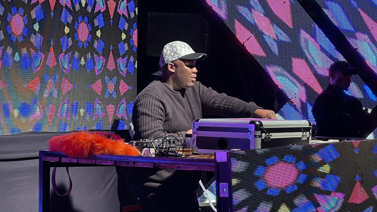 NGIXOLELE AT DECK TO DECK WITH BUSTA 929 - YouTube