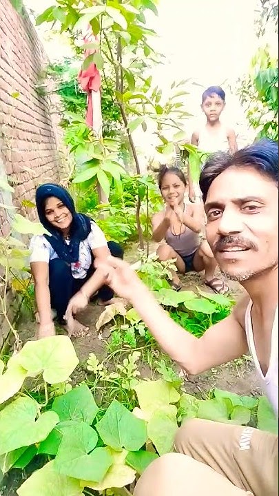 khet mein dhakke kha vegi#shorts#youtube #viral #cute family short video# - YouTube