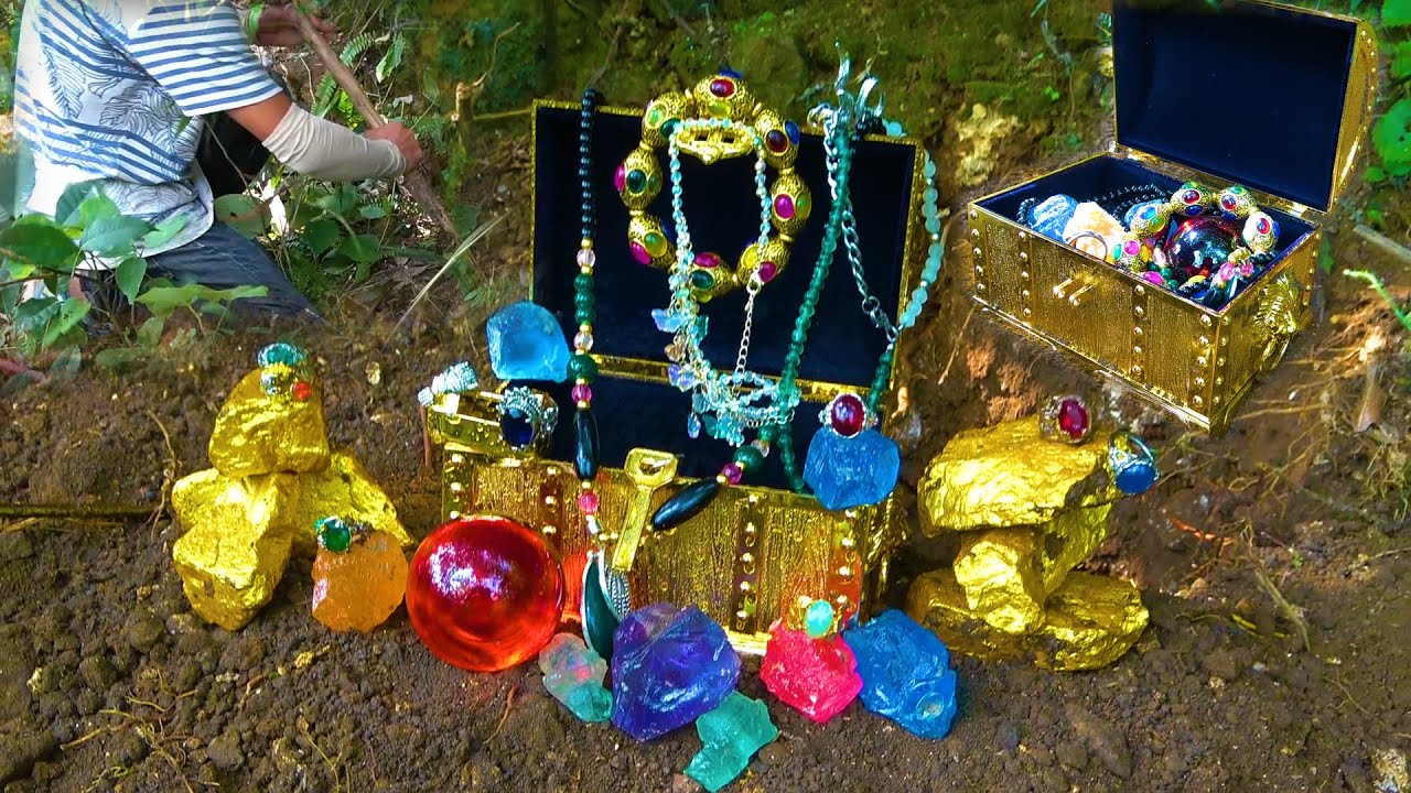 In the wild treasure hunt, I accidentally dug up a gold box with many ...
