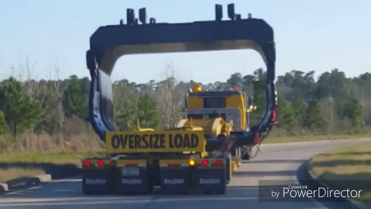 CRS HEAVY HAUL WITH A BIG ASS BUCKET THROUGH TOWN - YouTube