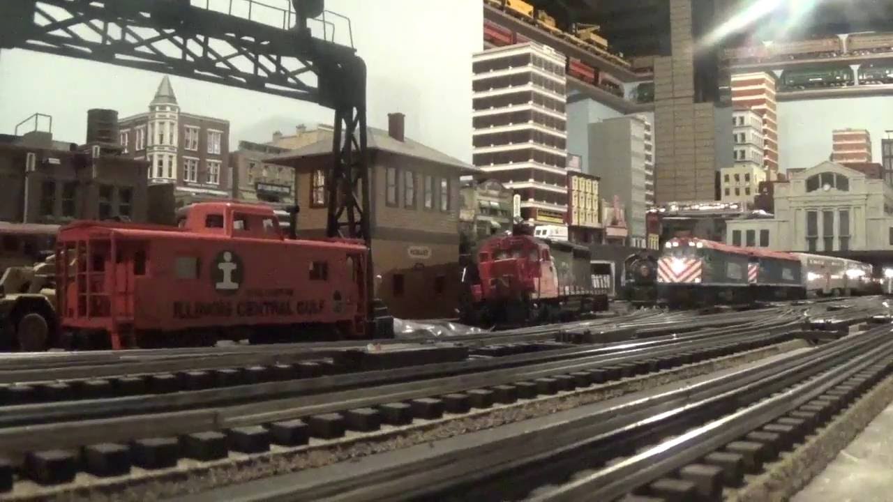 MTH Metra F40PH At Speed - YouTube