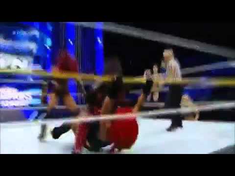 WWE Sasha Banks & Naomi Double Team Move