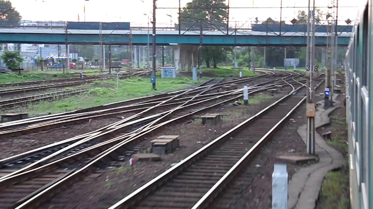 TLK PKP train leaving Krakow heading for Warsaw - YouTube