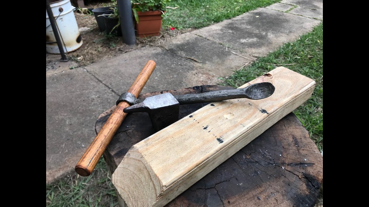 Forging a spoon auger bit; mastermyr item #49 - YouTube
