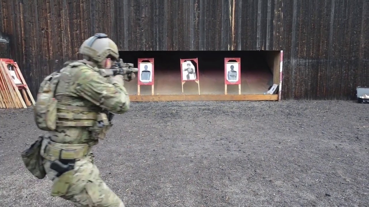 10th Special Forces Group (Airborne) conduct close range weapons ...