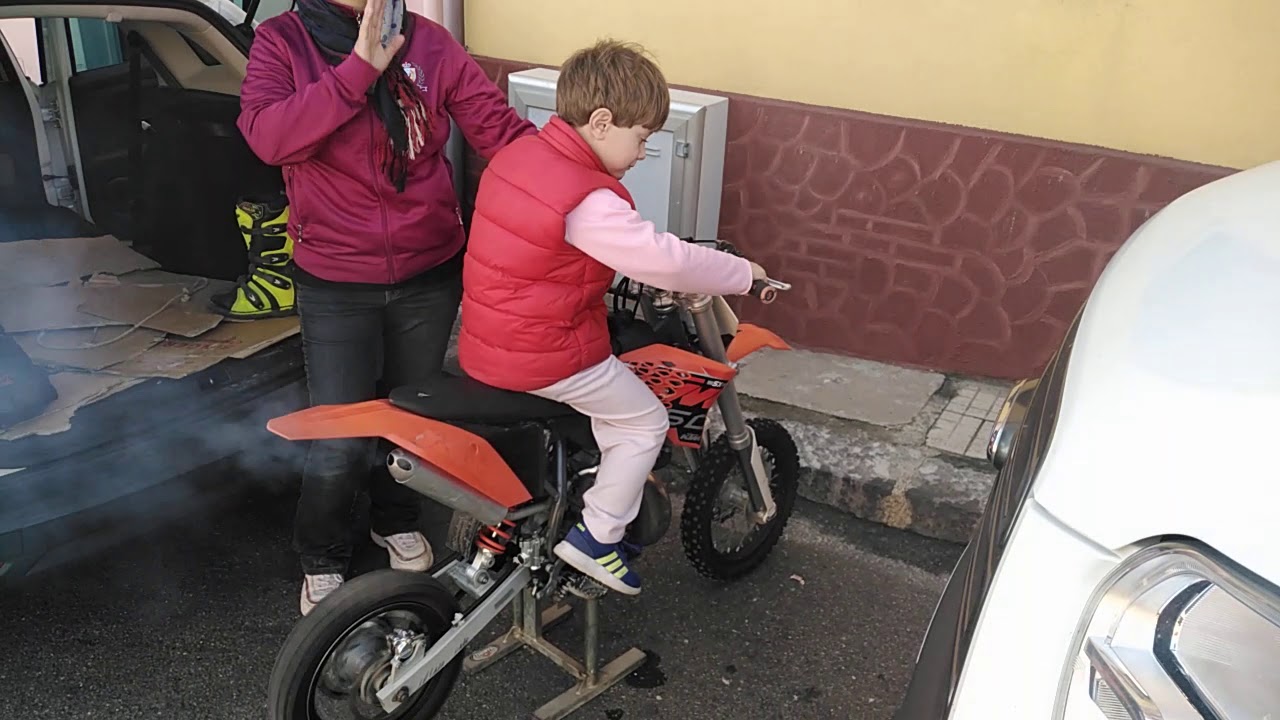 Mini cross.... TONY PER IL SUO 5 °COMPLEANNO HA RICEVUTO UNA MOTO PIÙ ...