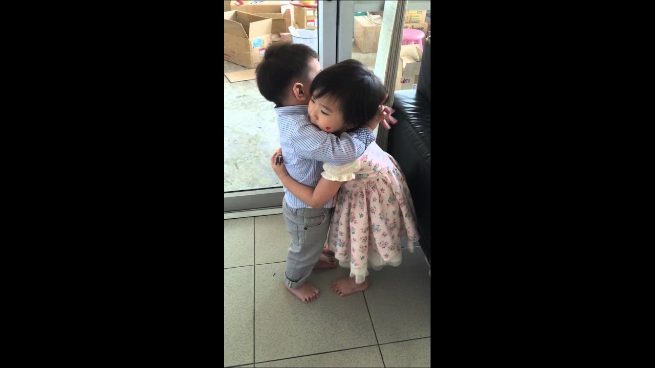 Big hug little kids - YouTube