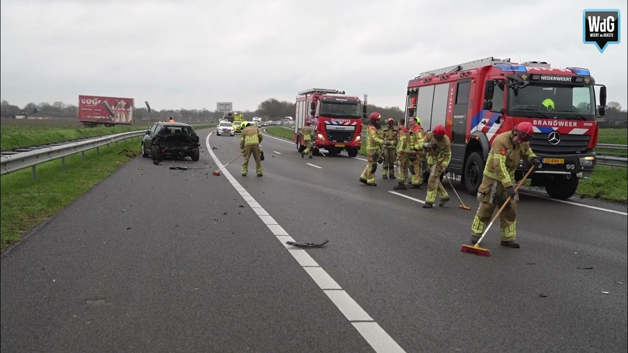 Ongeval A2: auto botst op stilstaand voertuig op vluchtstrook - YouTube