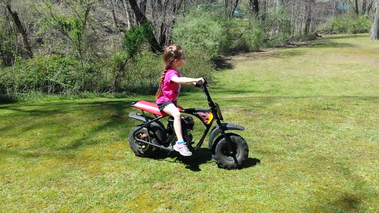 Baby girl and her mini bike. - YouTube