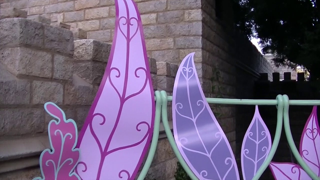 Alice In Wonderland on-ride | Disneyland Park - YouTube