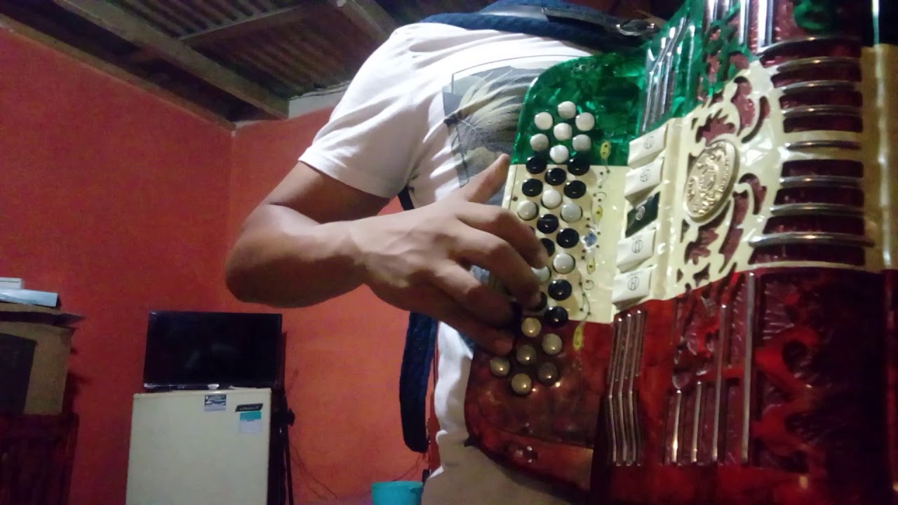 Palma Salazar- Gerardo Ortiz Acordeón - YouTube