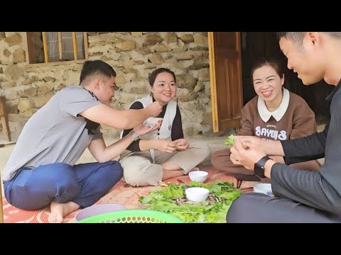 On weekends, Nam barbecues and invites his friends over to eat.