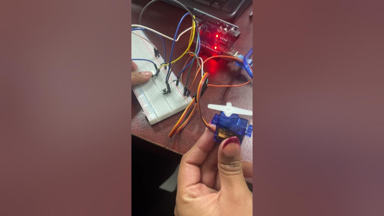 Práctica 15. Servomotor - YouTube