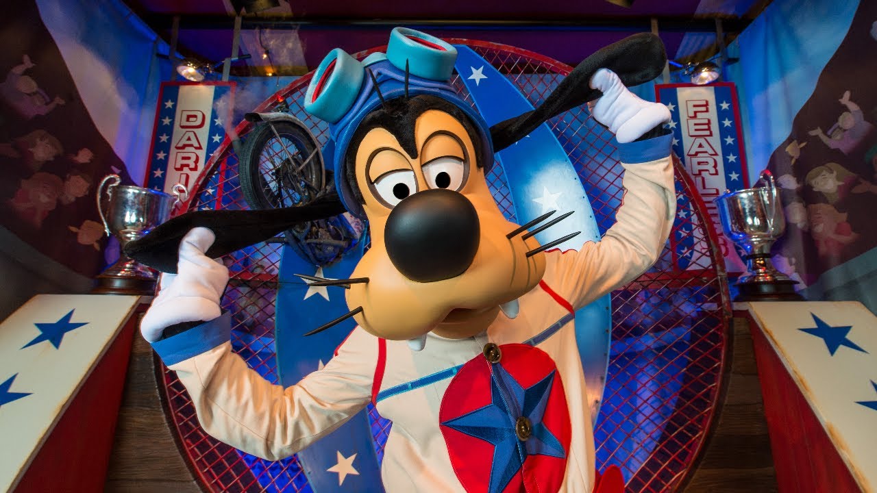 Meeting Circus Goofy The Great Goofini at the Magic Kingdom in Disney ...