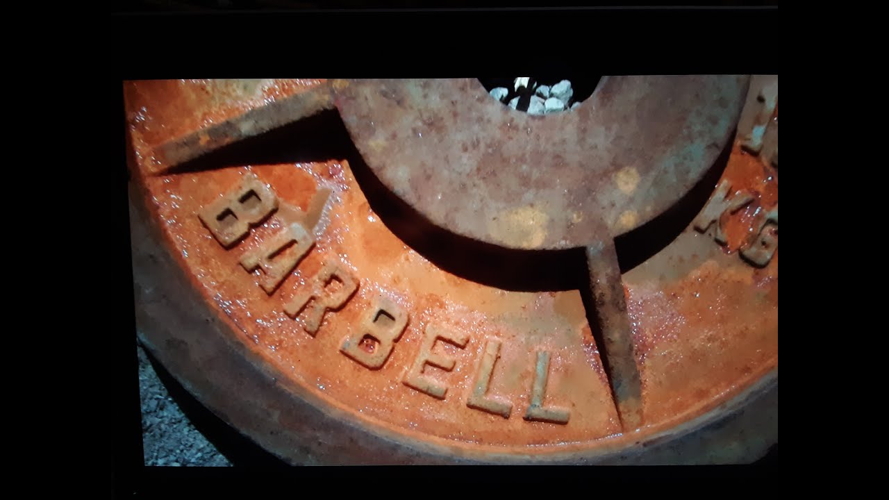 Removing Rust from Weight Plates with WD-40 and/or a Vinegar Bath - YouTube