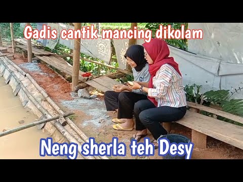 Aktivitas Gadis desa mancing dikolam