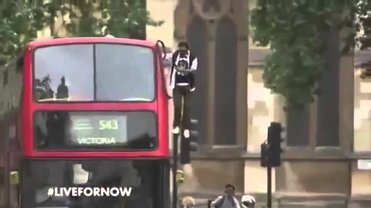Dynamo levitating on a bus - YouTube