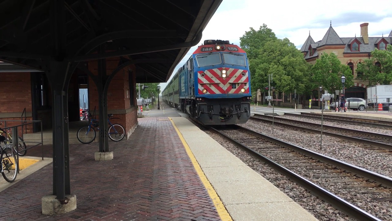 Outbound Metra 185 Arrives at Riverside IL - YouTube