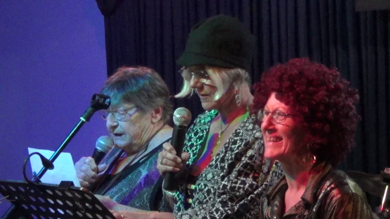 The Schits Play-itt Funky Town 25th May 2017 - YouTube