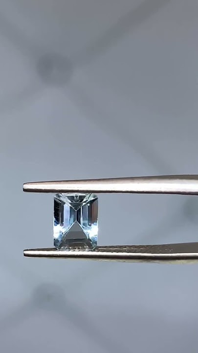 0.9ct Aquamarine - YouTube